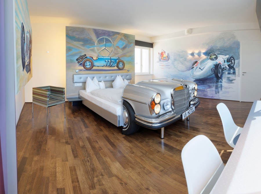 V8 Hotel I Was erwartet mich im Oldtimer-Hotel?